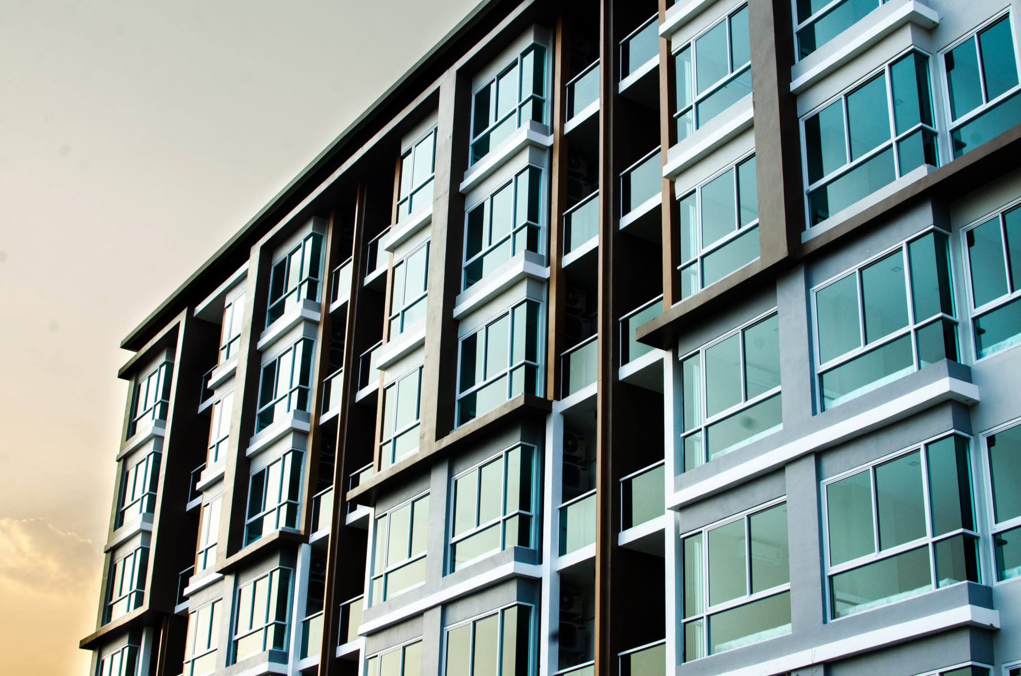 The Difference Between a Condo, an Apartment and a House: Which is ...